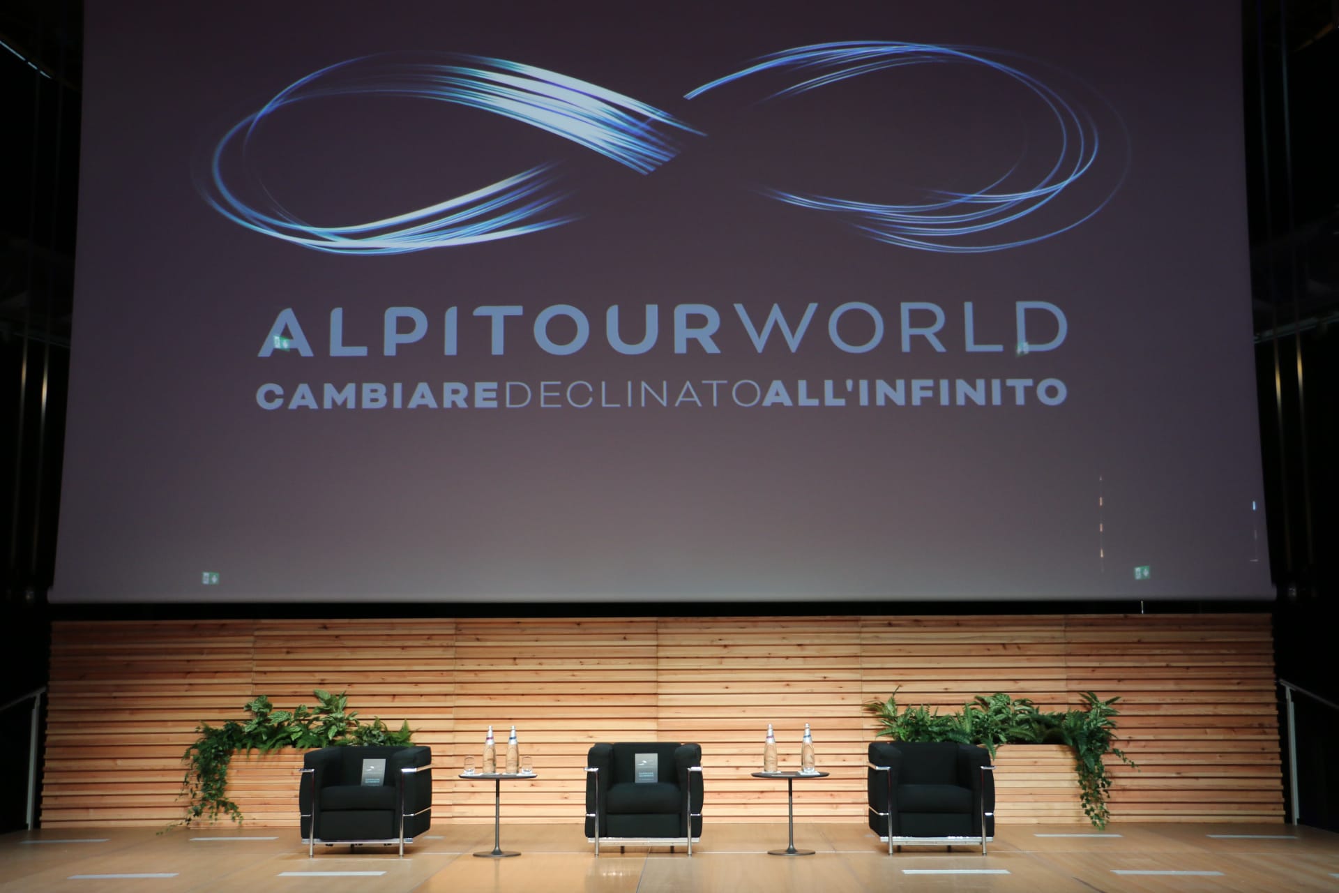 Alpitour cambia brand: simbolo dell'infinito in nuovo logo - Travelnostop