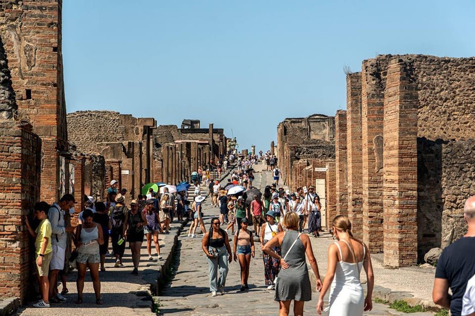 Il turismo perde gli italiani, stabili stranieri ma pesa il caro-prezzi ...